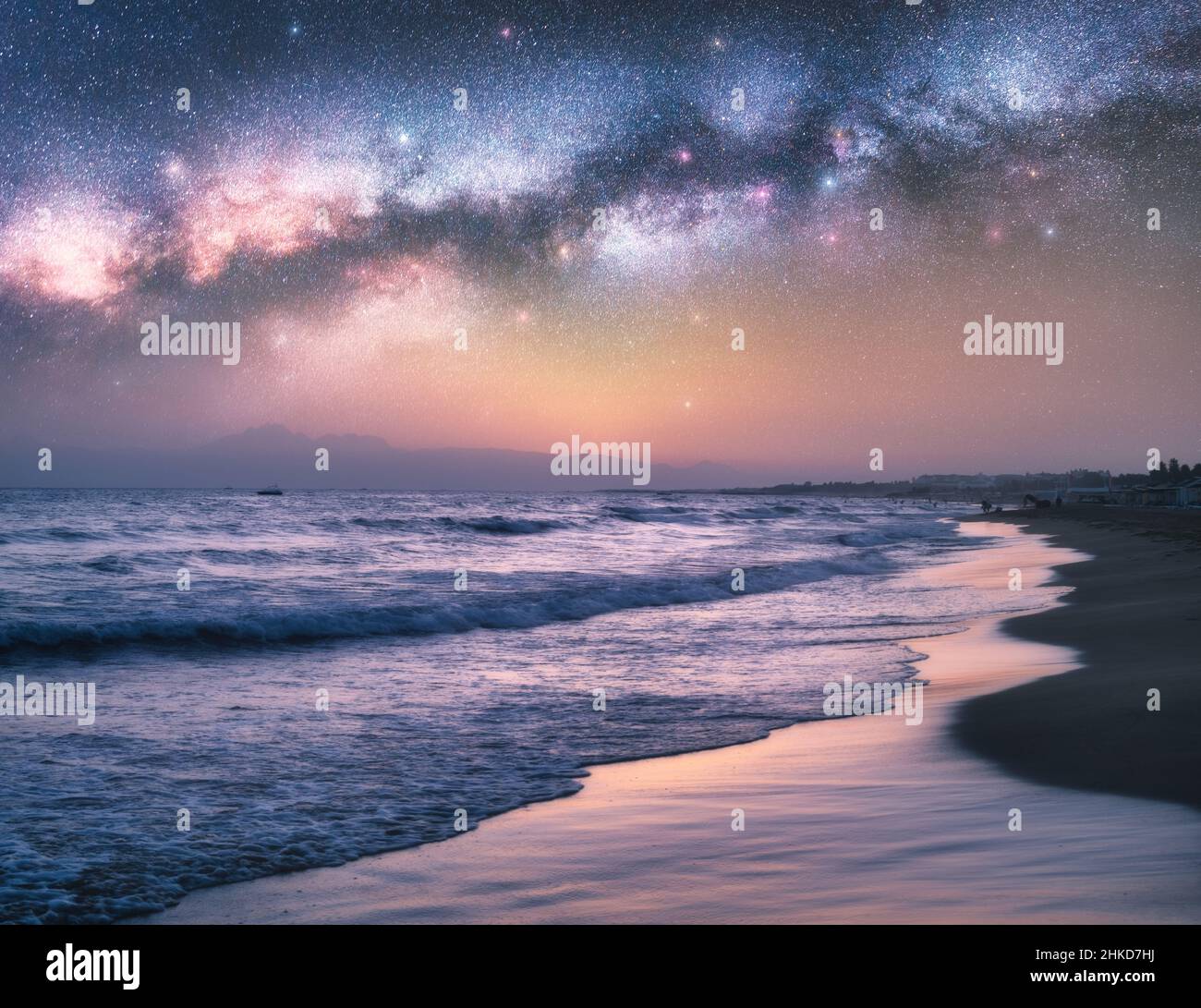 Milky way over ocean hi-res stock photography and images - Alamy