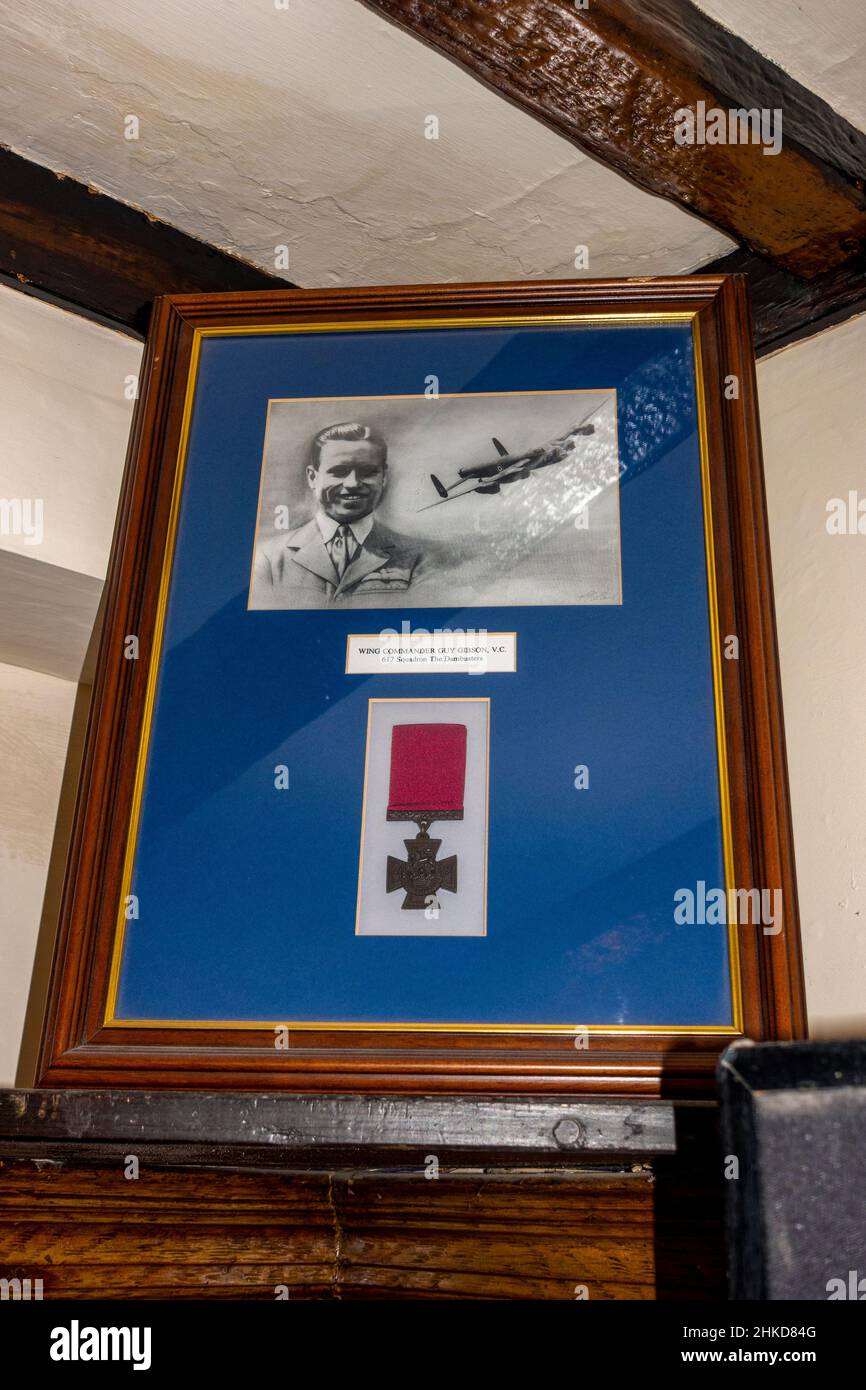Victoria cross and bar hi-res stock photography and images - Alamy