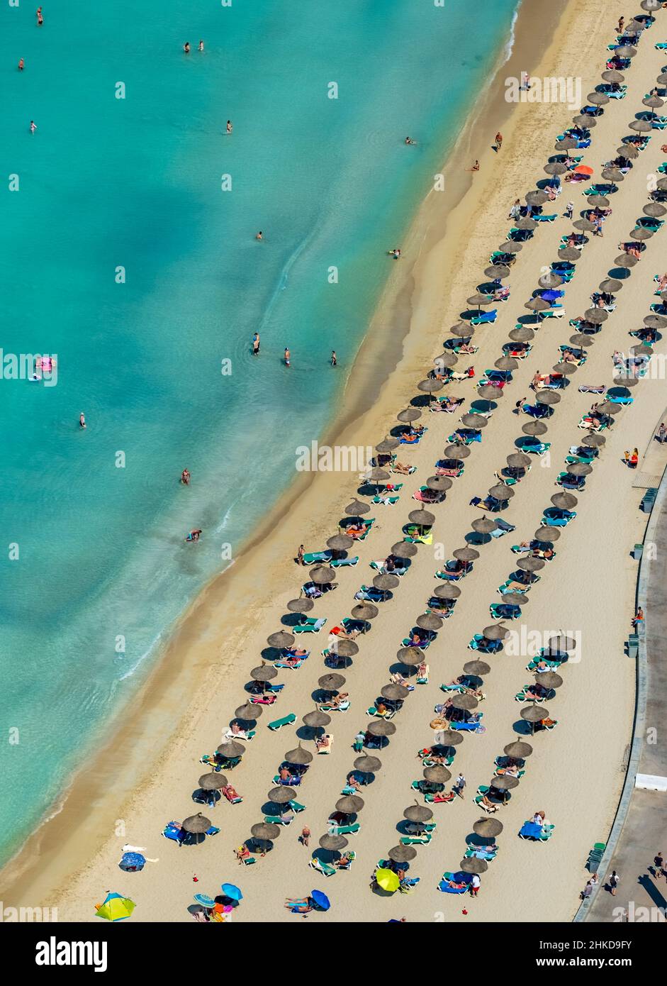 Strand sonnenschirme luftbild hi-res stock photography and images - Alamy