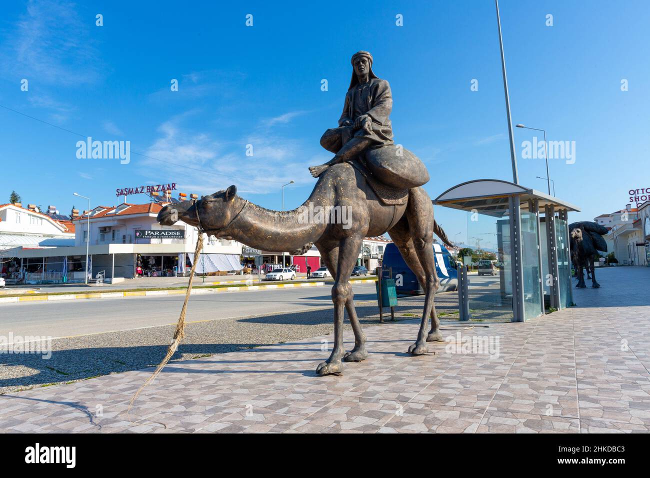 Gold camel statue hi-res stock photography and images - Alamy