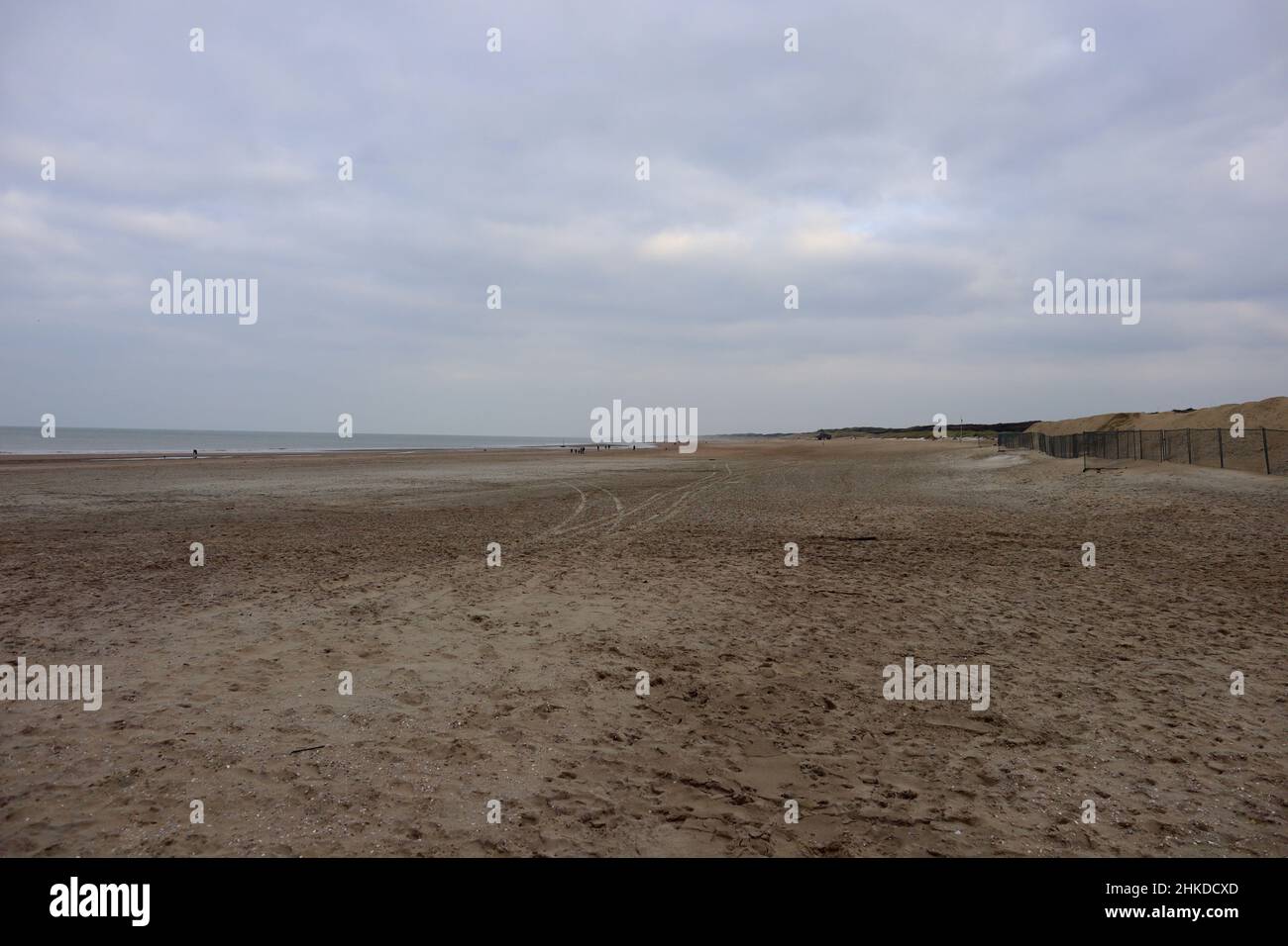 Empty beach scene calm hi-res stock photography and images - Alamy