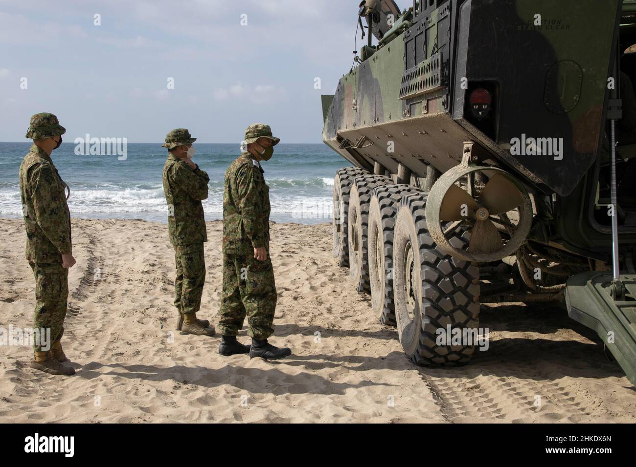Japan Ground Self-Defense Force (JGSDF) soldiers with 2nd Amphibious ...