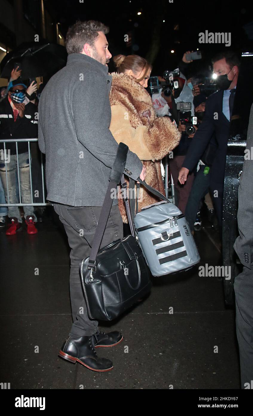 Jennifer lopez ben affleck marry me hi-res stock photography and images ...