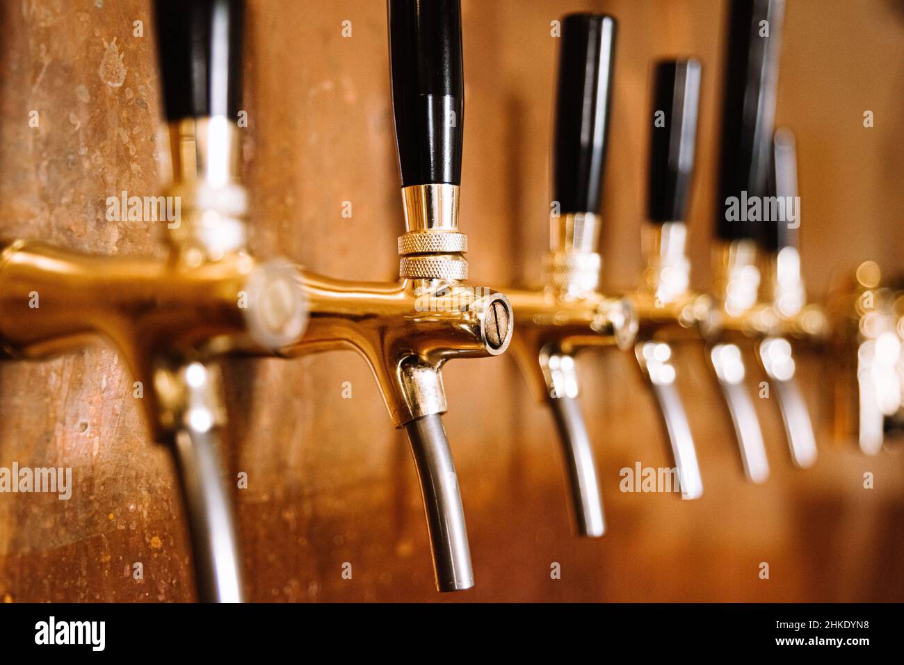 Pub bar tap hi-res stock photography and images - Alamy