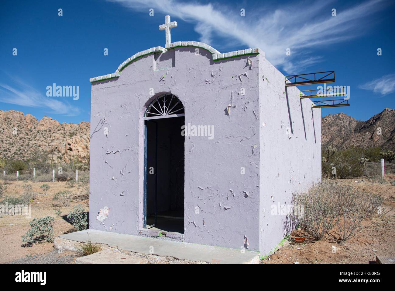Desert gravesite hi-res stock photography and images - Alamy