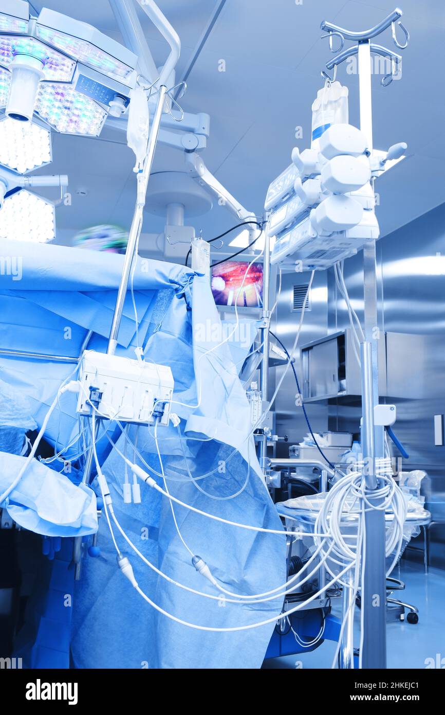 Digital equipment in the operating room for telemedicine operations ...