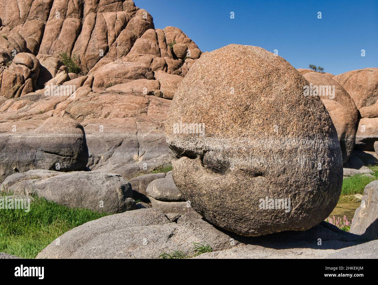 Huge giant boulder hi-res stock photography and images - Alamy