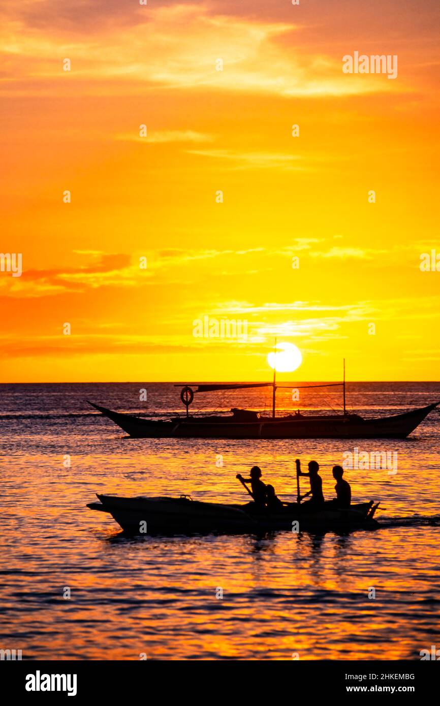Boats at sunset, White Beach, Boracay, Aklan, Visayas, Philippines ...