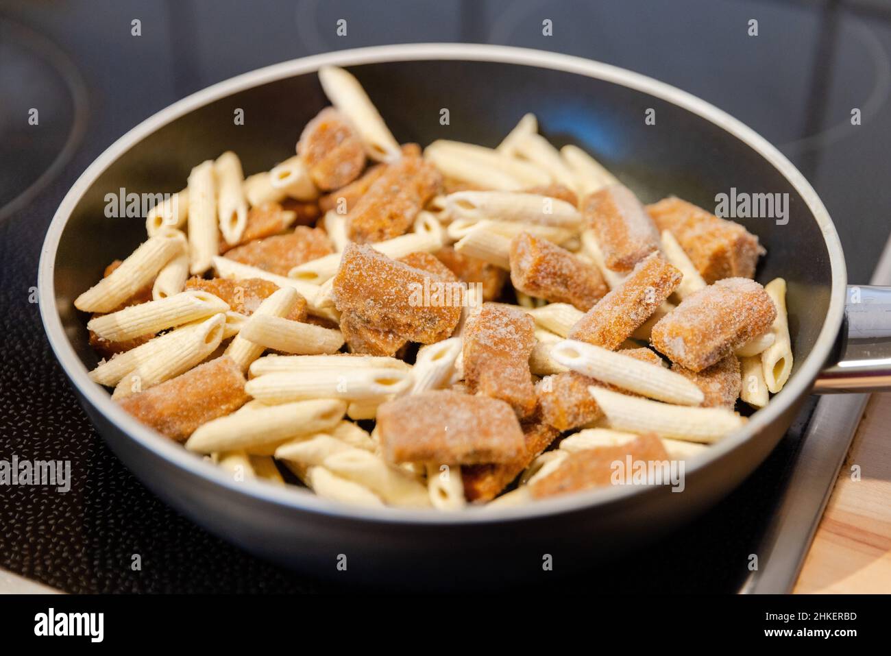 Aldente pasta hi-res stock photography and images - Alamy