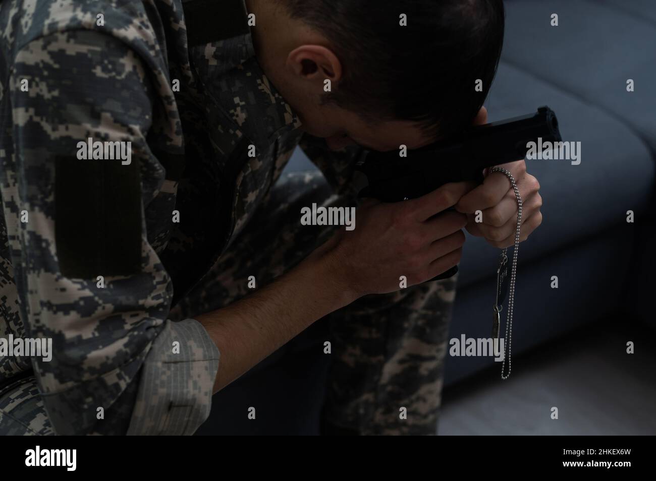 Solider holding rifle hi-res stock photography and images - Alamy
