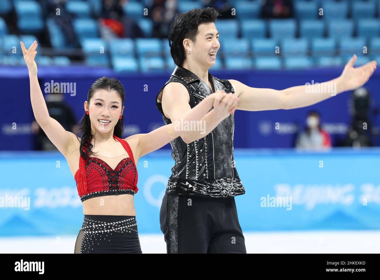 Beijing, China. 4th Feb, 2022. Wang Shiyue(L)/Liu Xinyu of China ...