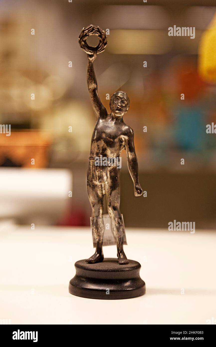 Gold award statue hi-res stock photography and images - Alamy