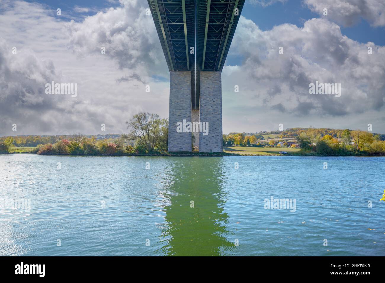 Motorway modern architecture river hi-res stock photography and images ...