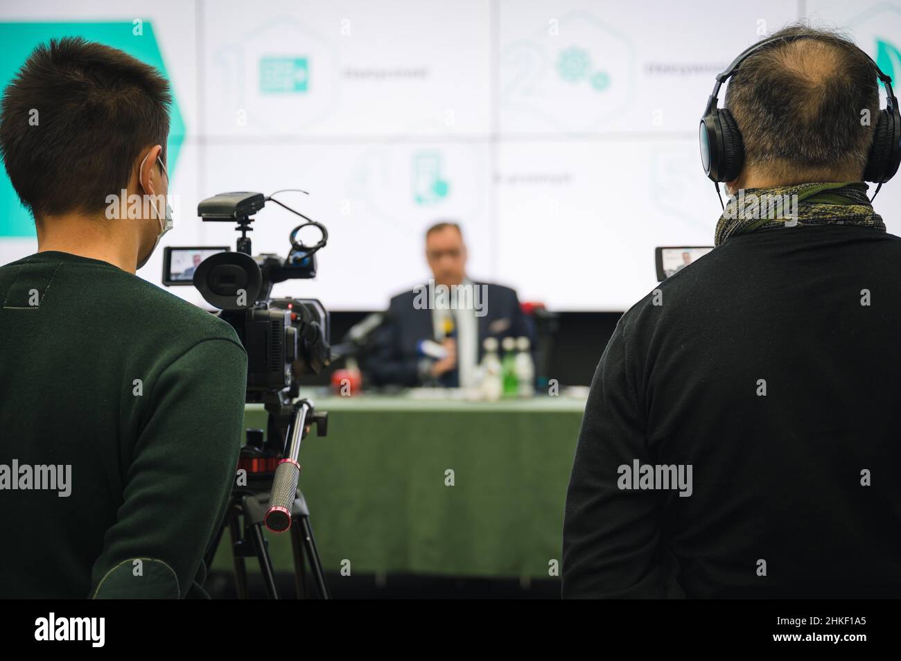 Press conference table hi-res stock photography and images - Alamy