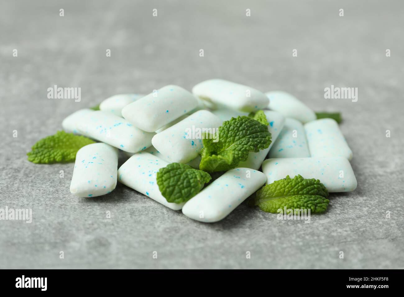 Mint leaf chewing gum hi-res stock photography and images - Alamy