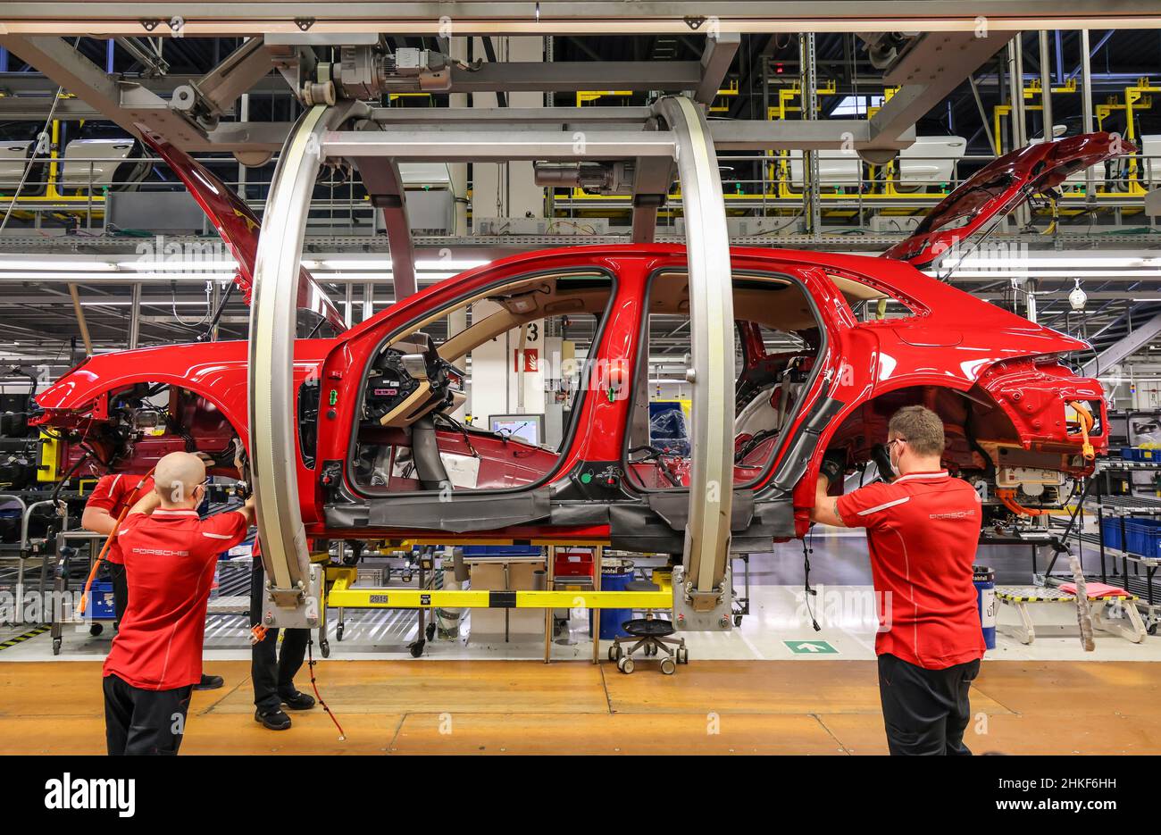 Rotary hanger underbody line hi-res stock photography and images - Alamy