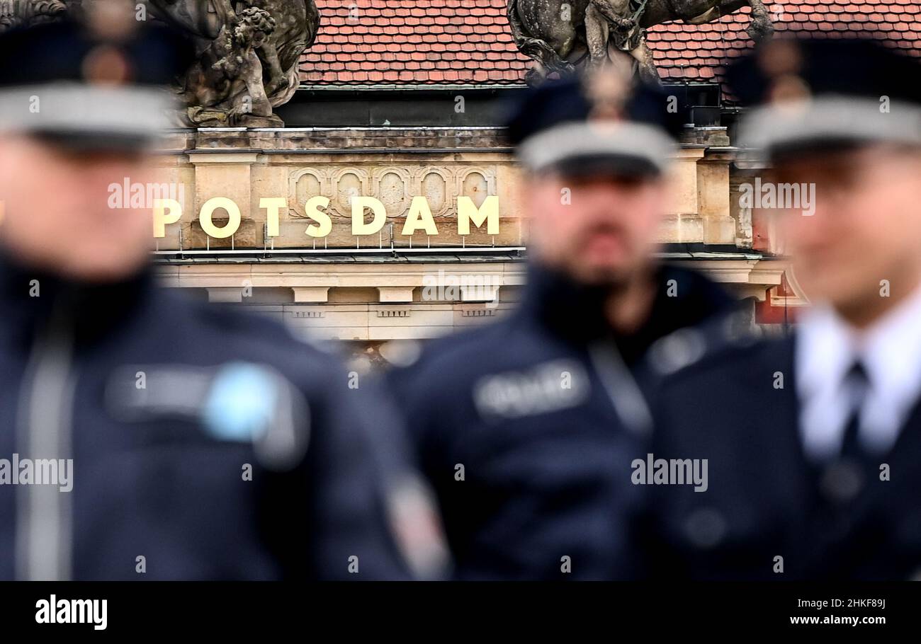 Potsdam, Germany. 04th Feb, 2022. Officers of the Brandenburg police ...