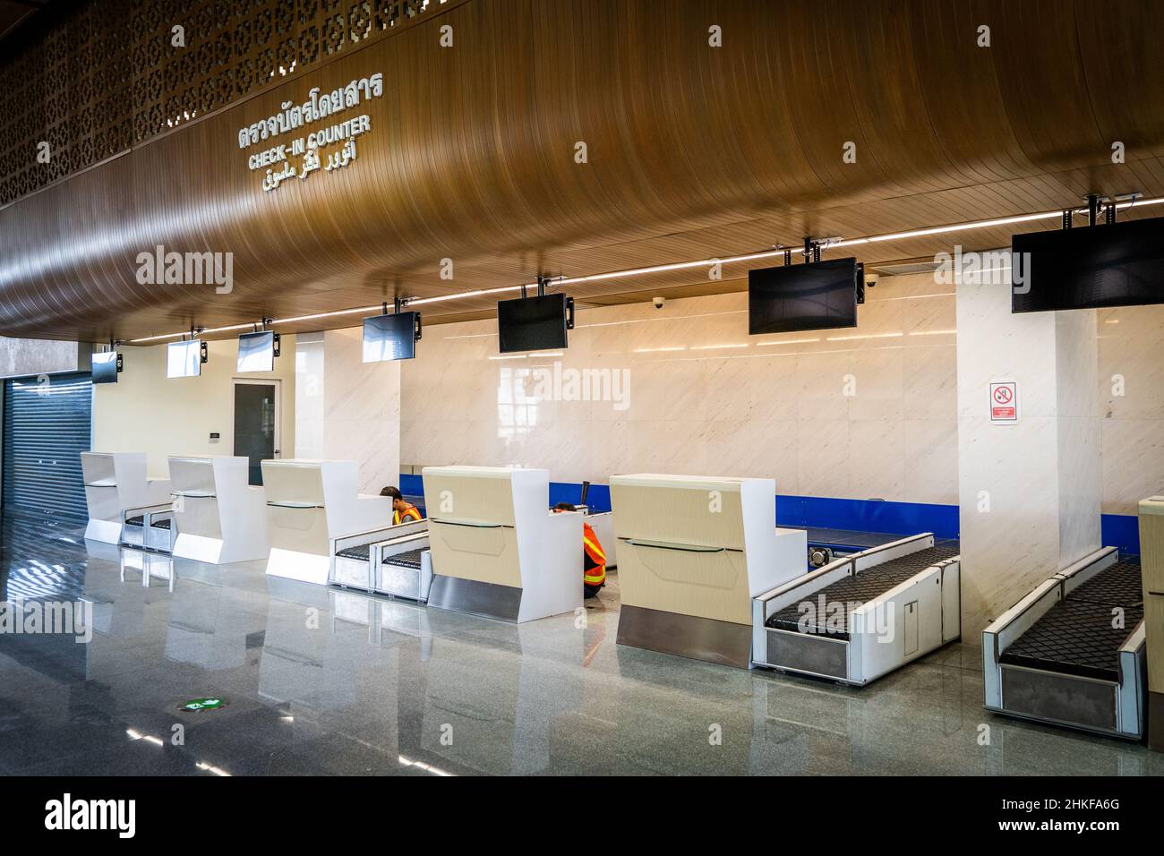 Bag drop counters hi-res stock photography and images - Alamy