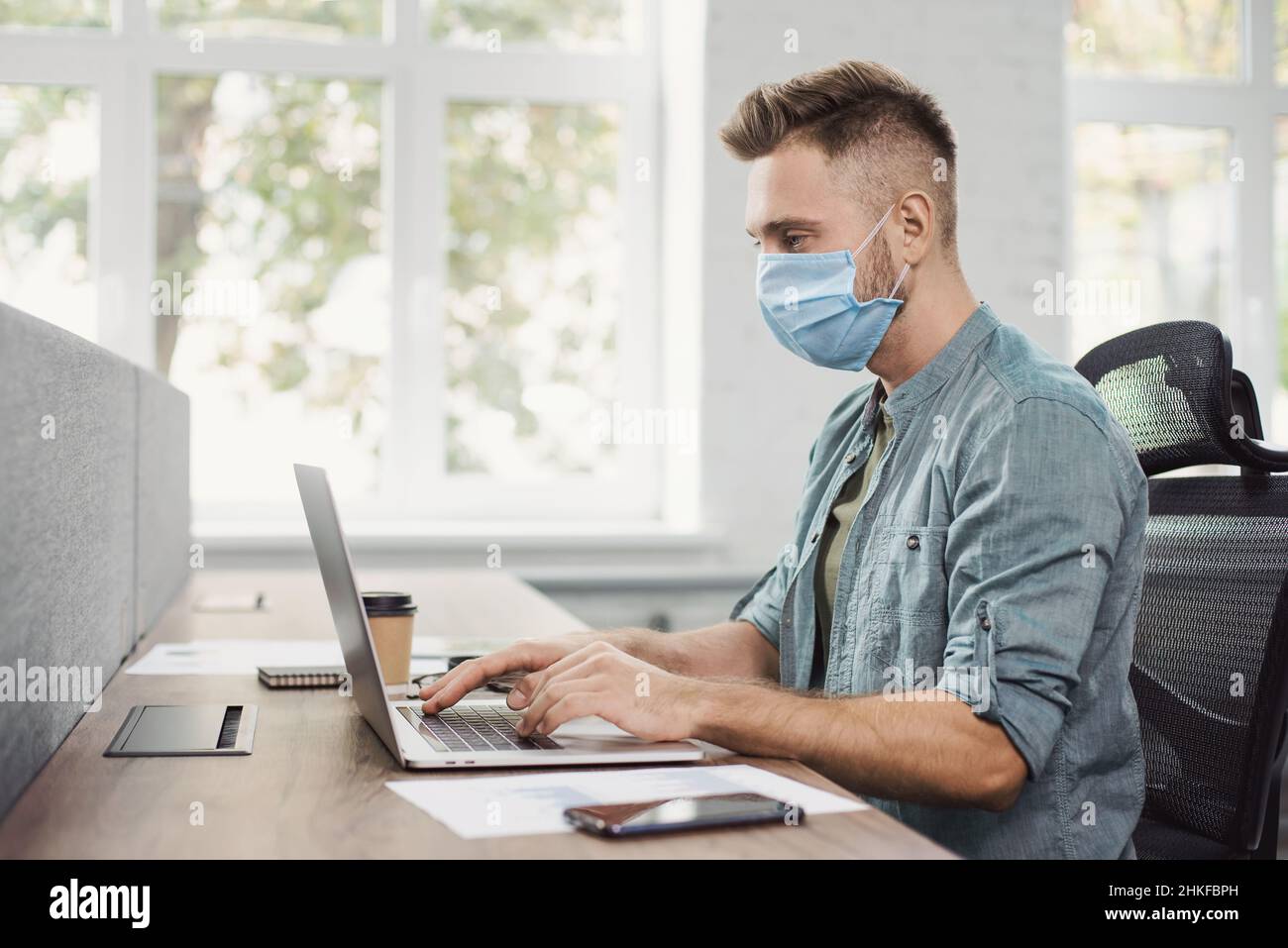 Office mask man hi-res stock photography and images - Alamy