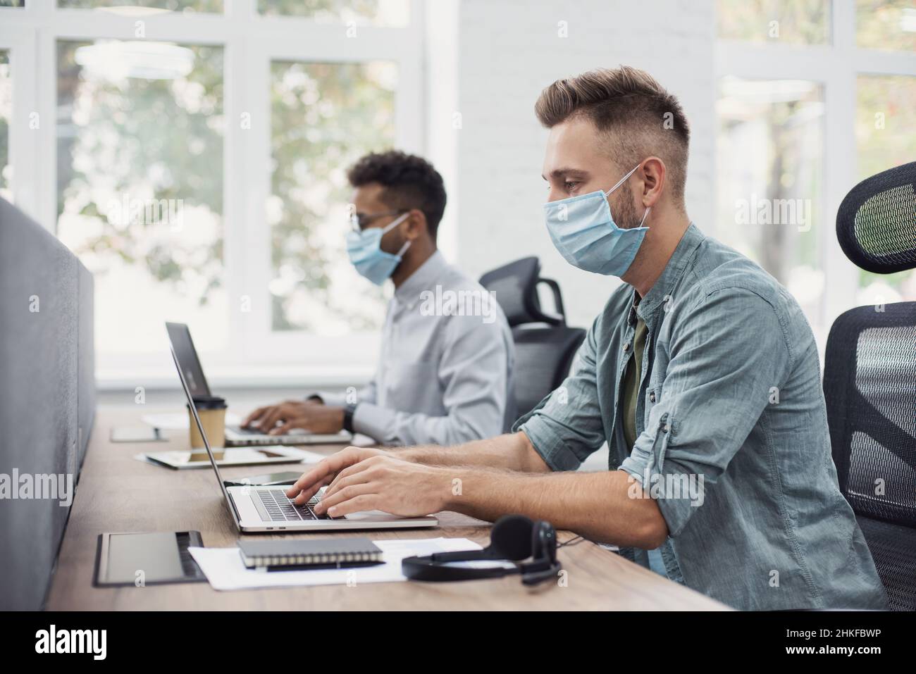 Person in office wearing mask hi-res stock photography and images - Alamy