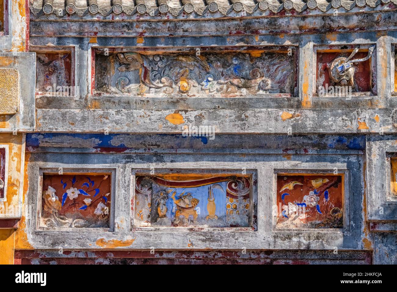 Gate of the Hien Lam Cac house in the Imperial City with the Purple ...
