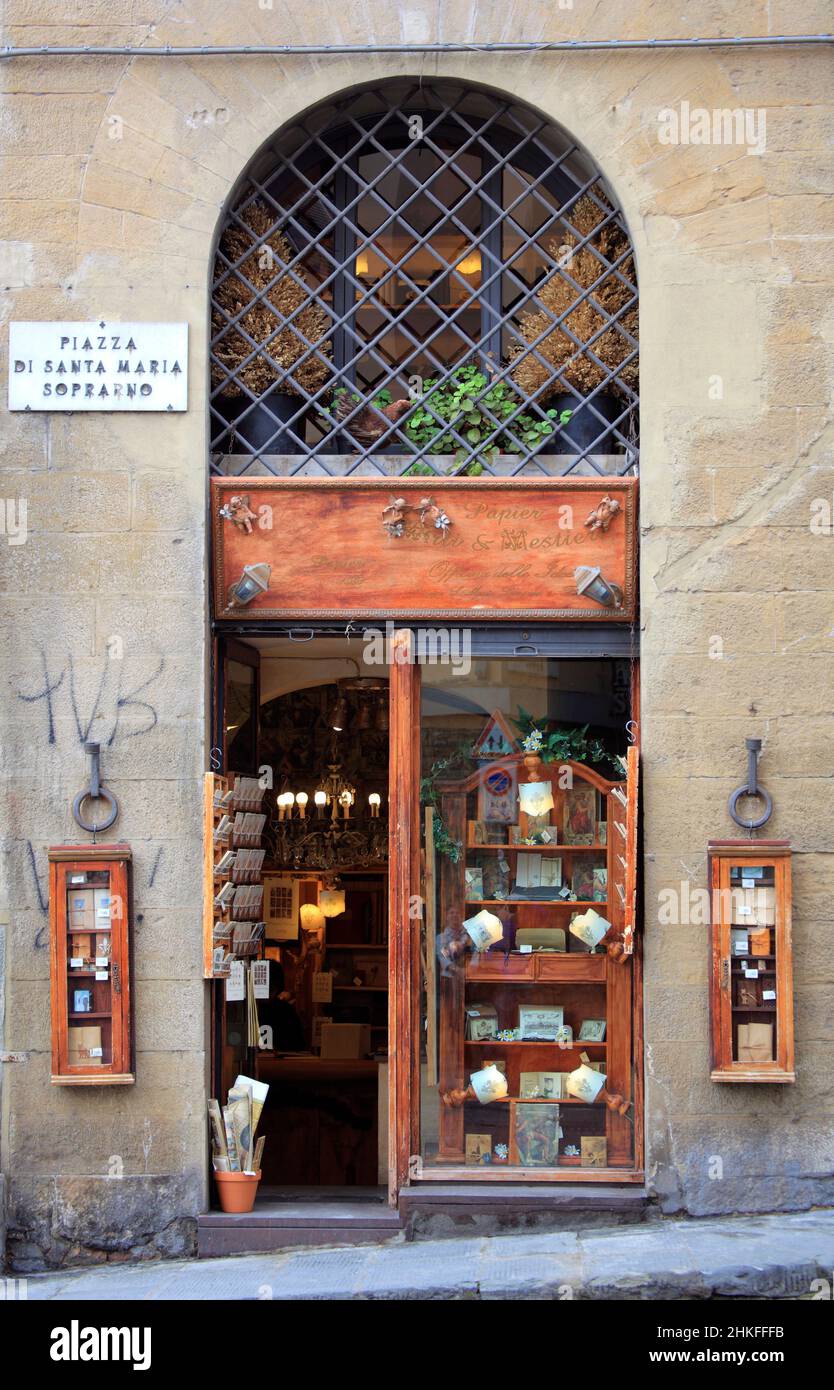 Shop in the historic center of Florence (at the Ponte Vecchio ...