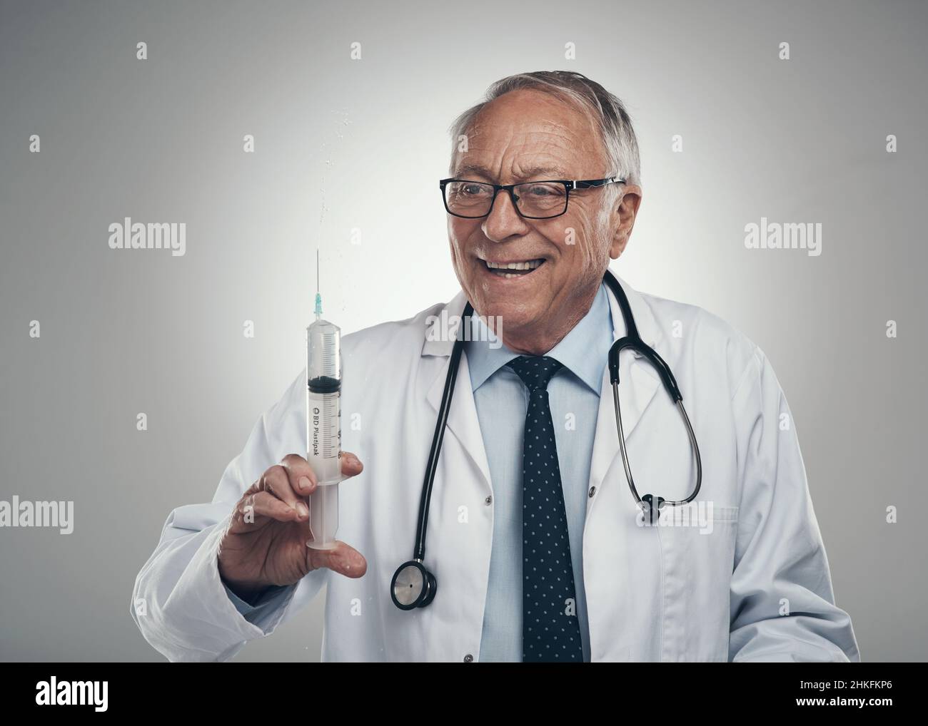 This treatment will reduce your inflammation. Shot of an elderly male ...