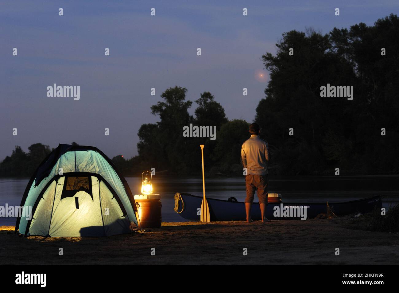 Beach camp site fire tent hi-res stock photography and images - Alamy