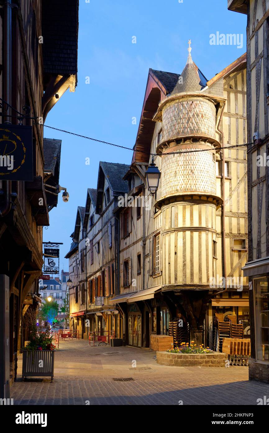 Troyes france medieval street hi-res stock photography and images - Alamy