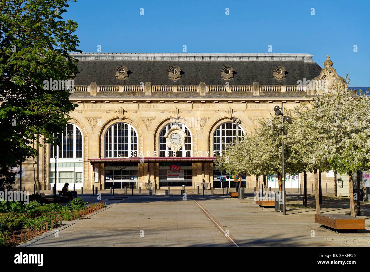 Troyes station hi-res stock photography and images - Alamy