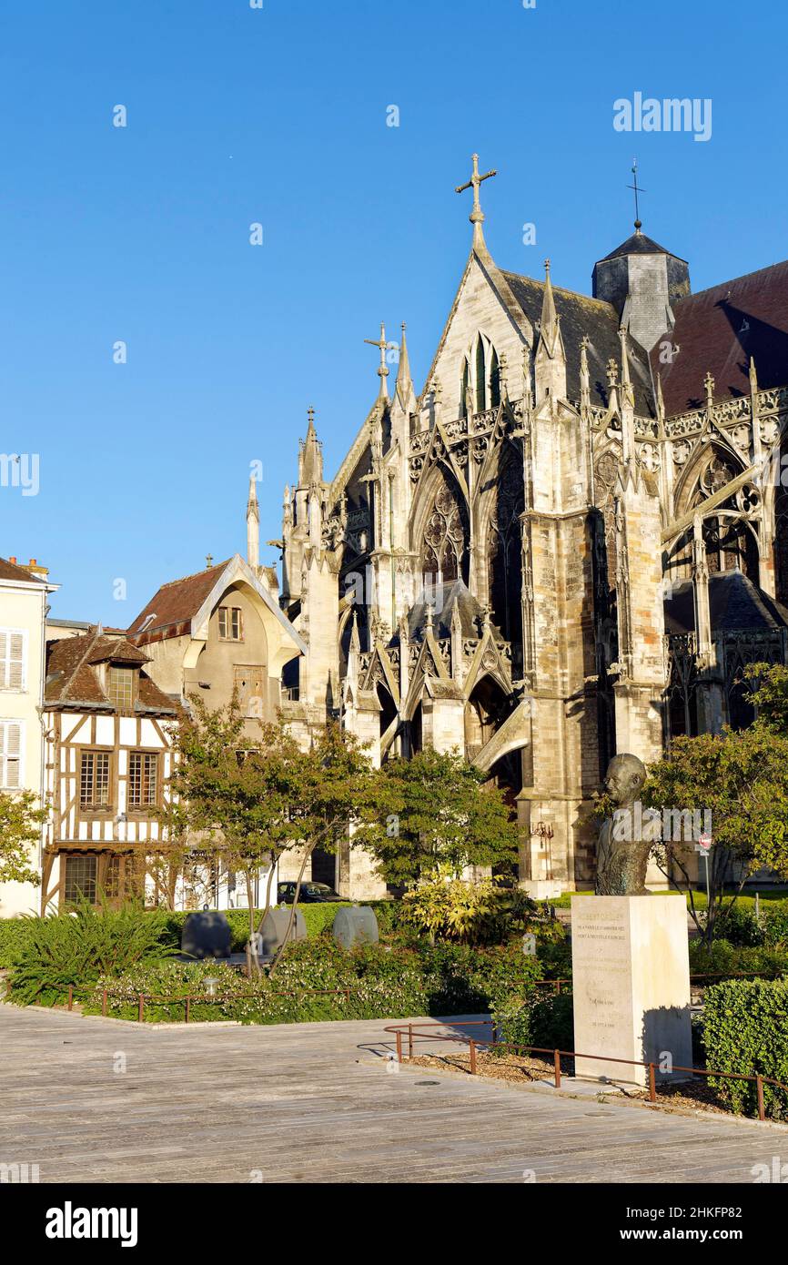 France, Aube, Troyes, place de la Liberation square, Statue of Robert ...