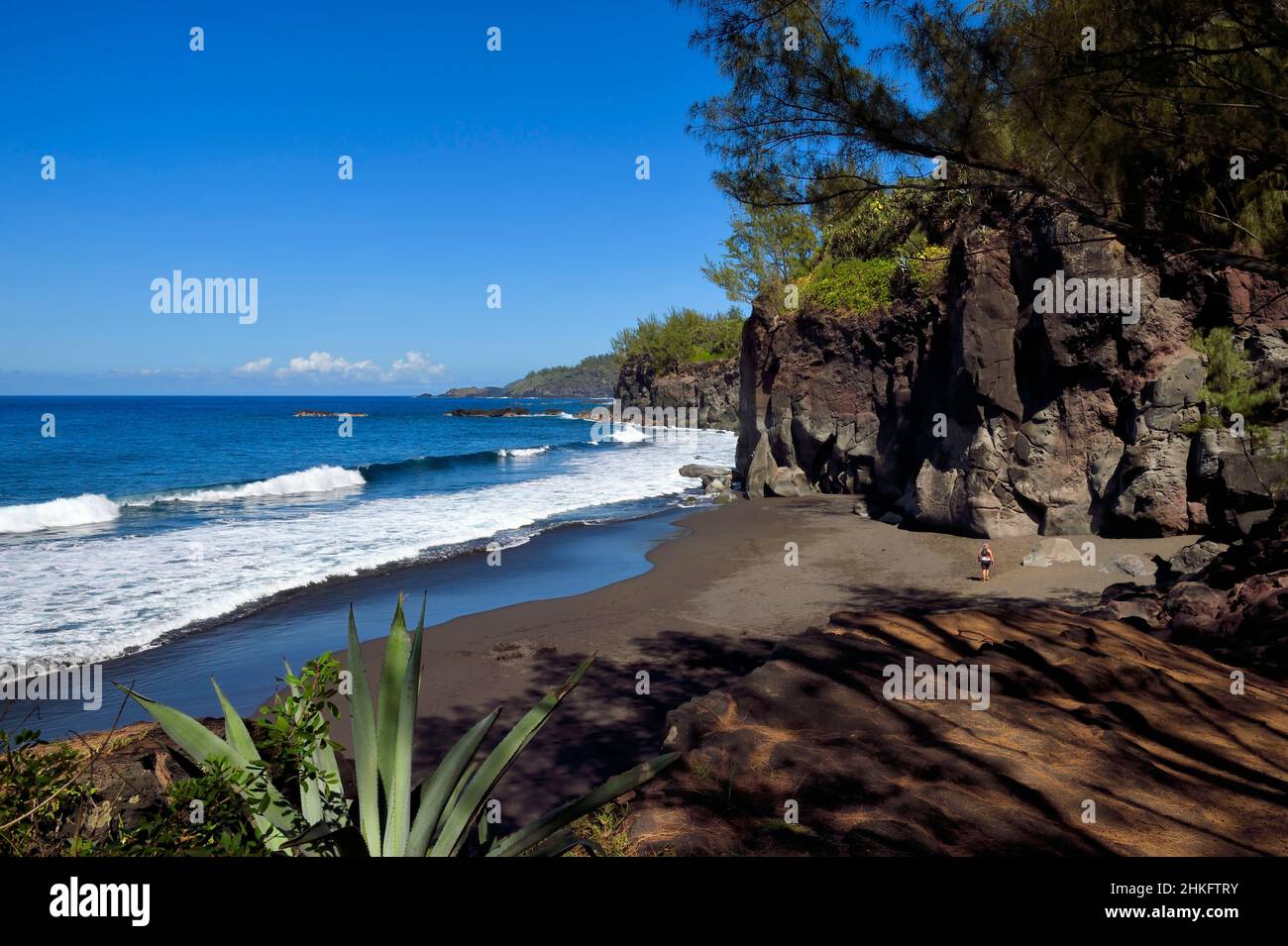 Volcanic rock at beach hi-res stock photography and images - Alamy