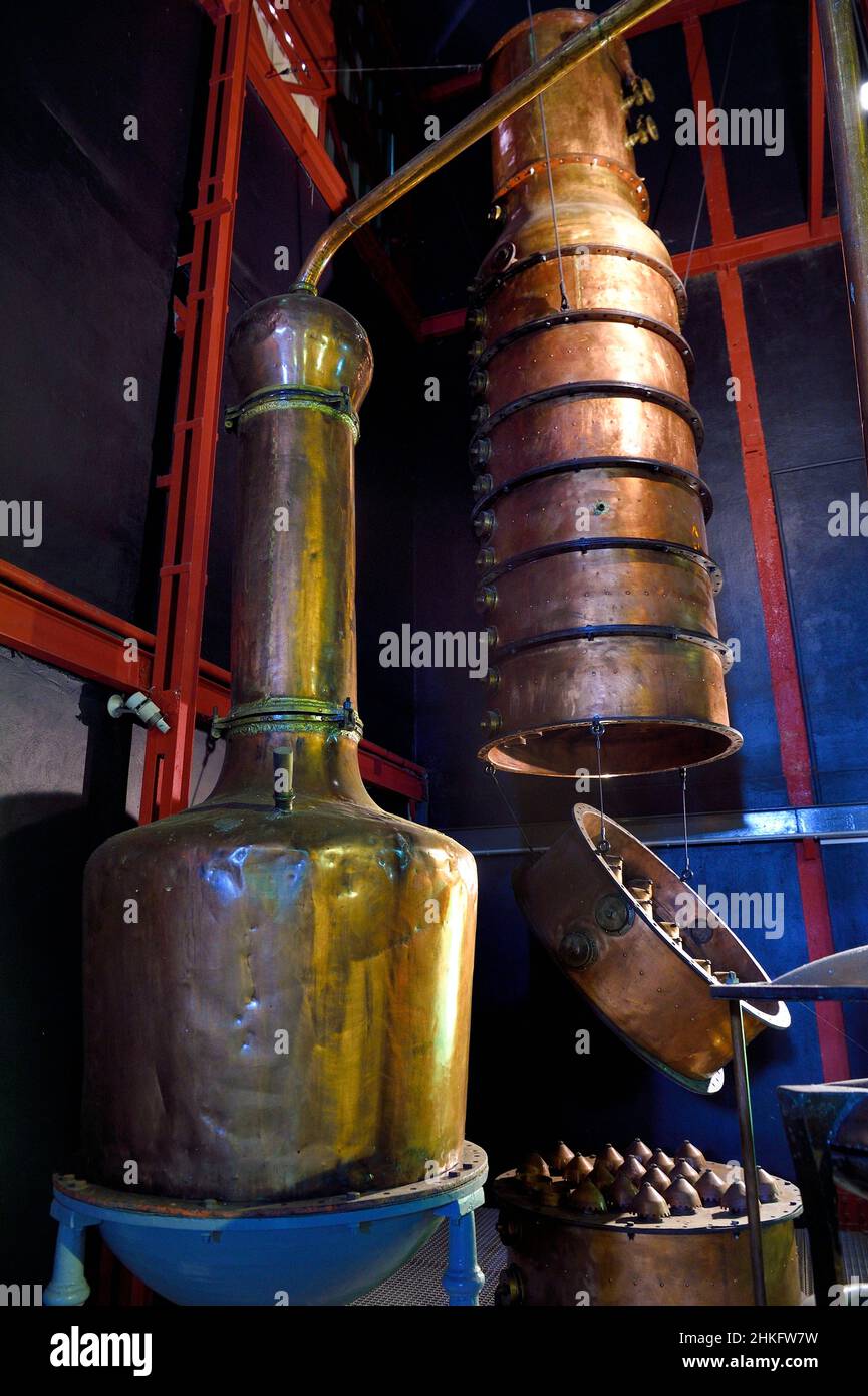 Rum distillery still hi-res stock photography and images - Alamy