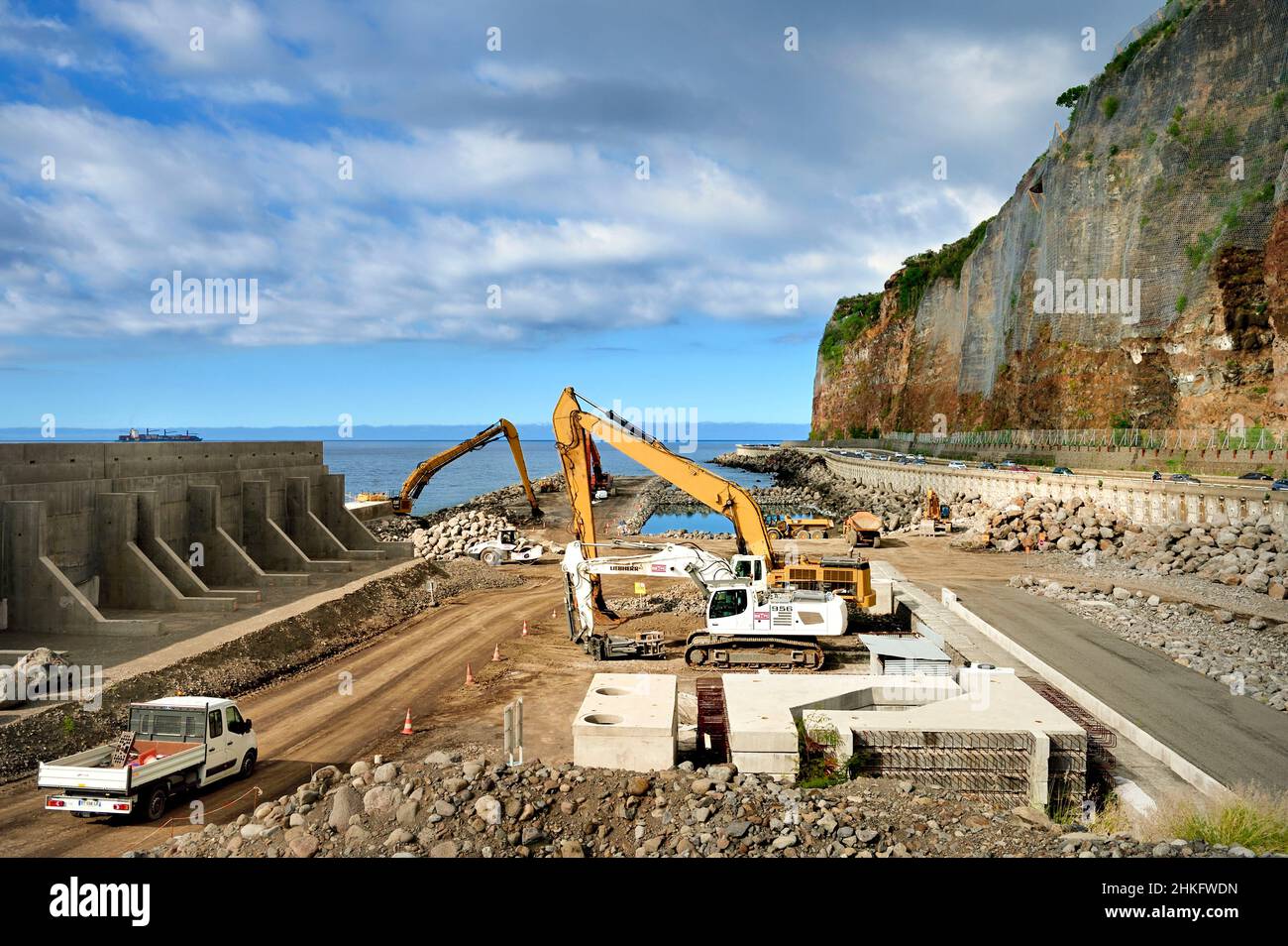New dike and road construction hi-res stock photography and images - Alamy