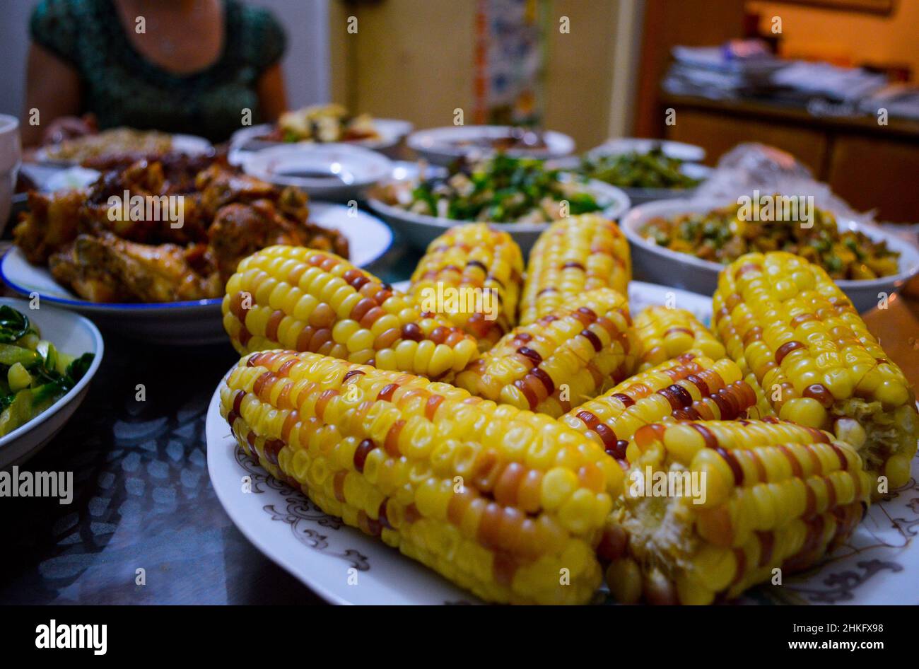 Chinese family eating meal hi-res stock photography and images - Alamy