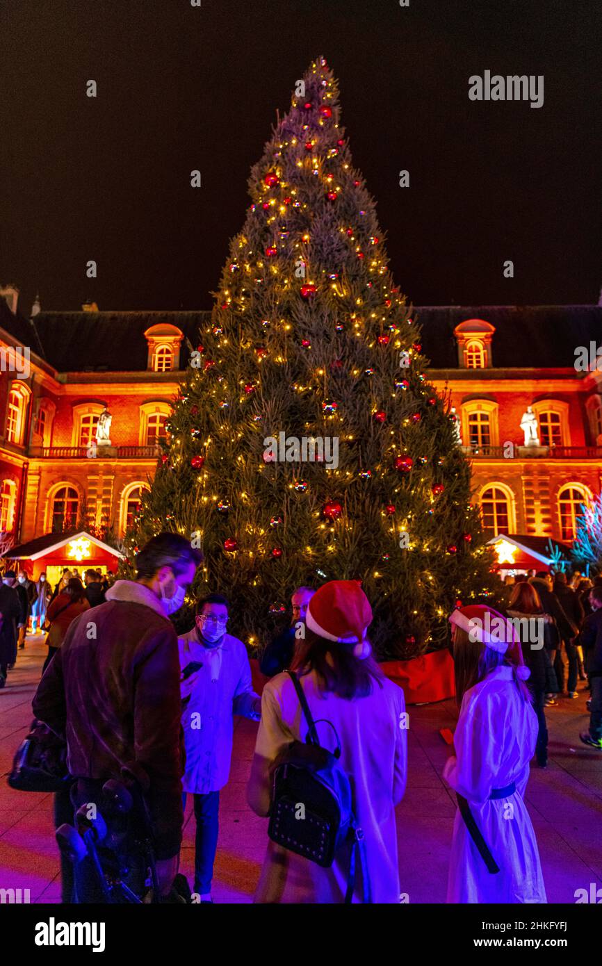 France, Somme, Amiens, Christmas market Stock Photo - Alamy