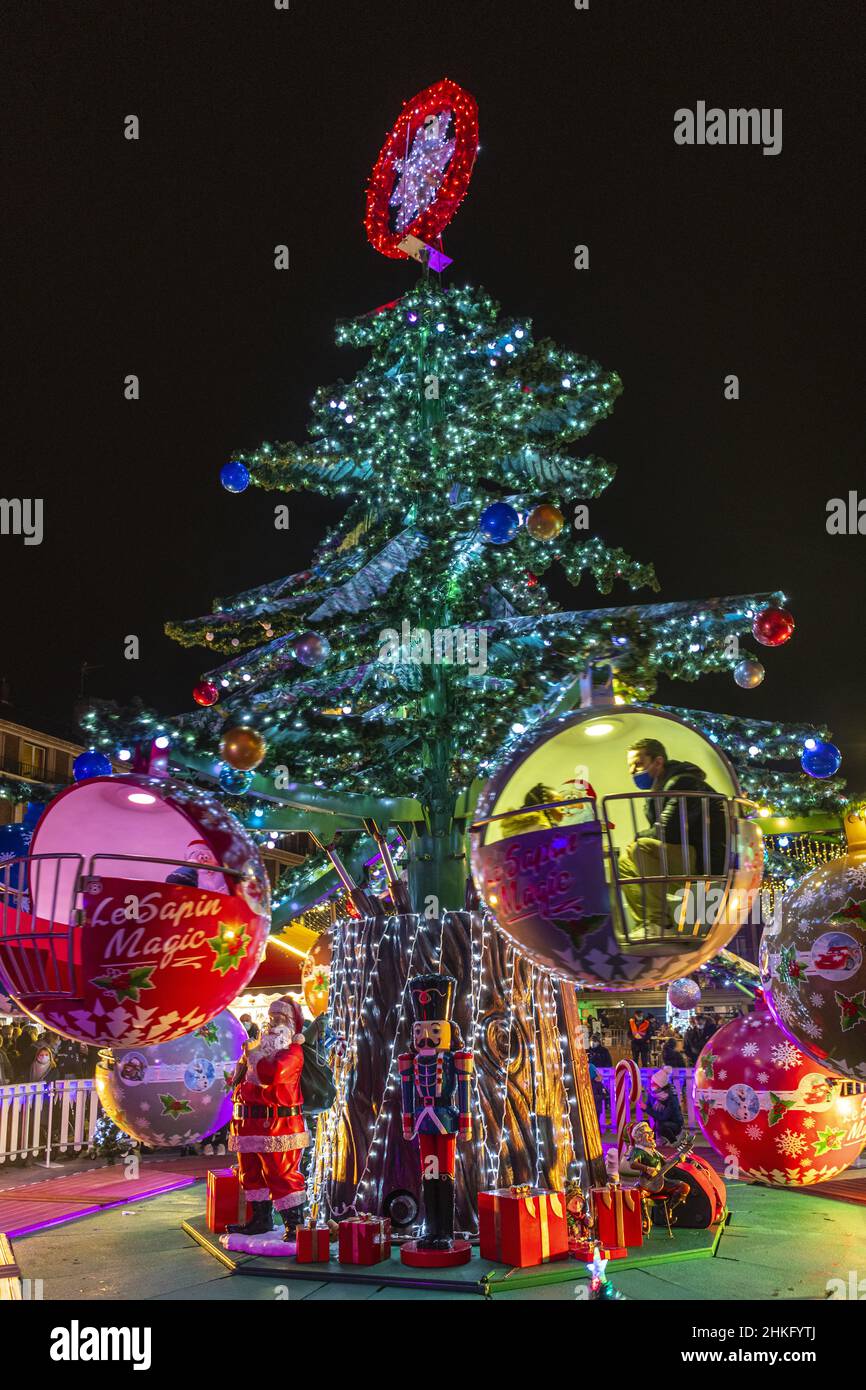 France, Somme, Amiens, Christmas market Stock Photo - Alamy