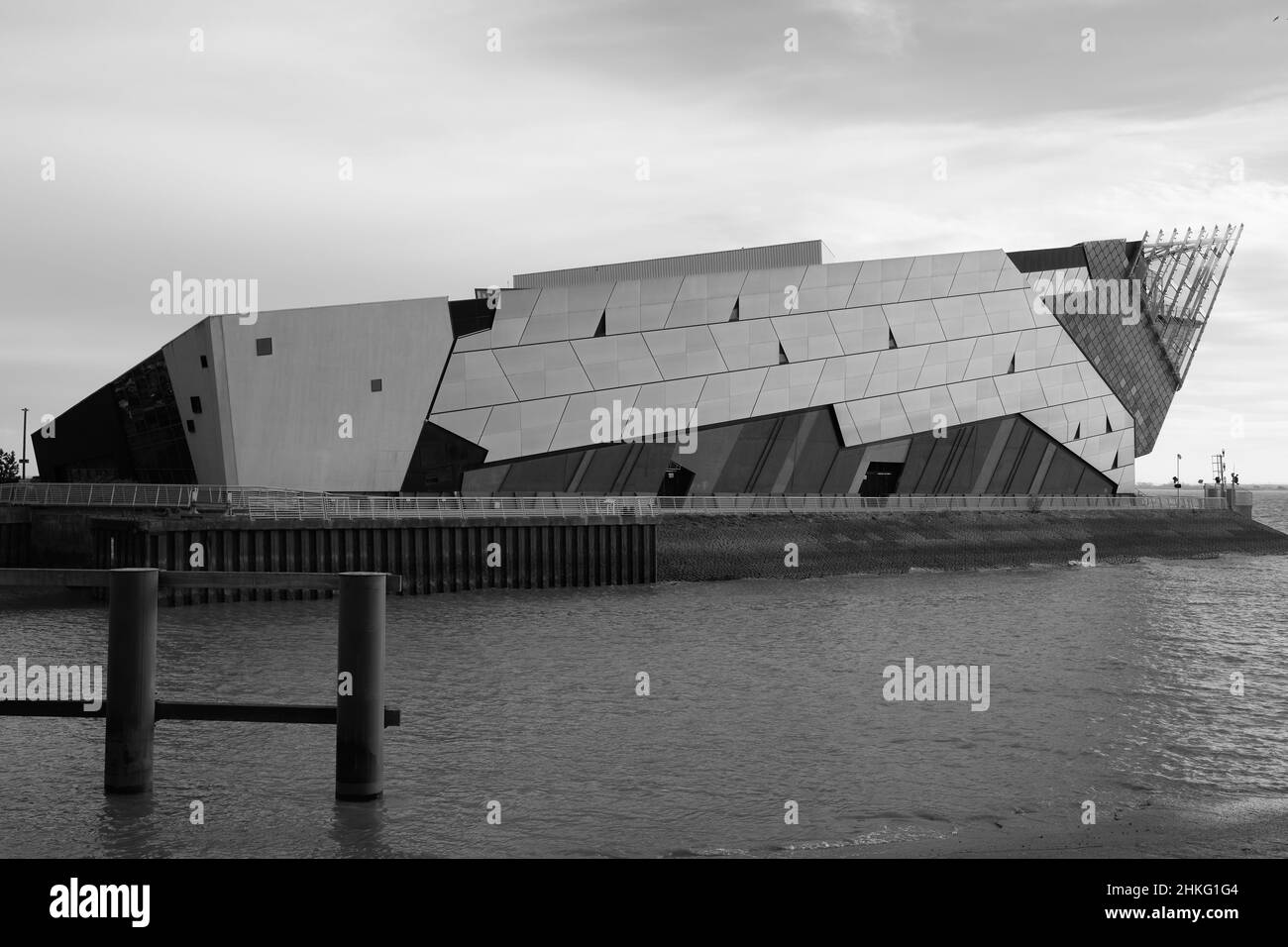 Modern sea life center in Hull, Yorkshire, UK Stock Photo - Alamy