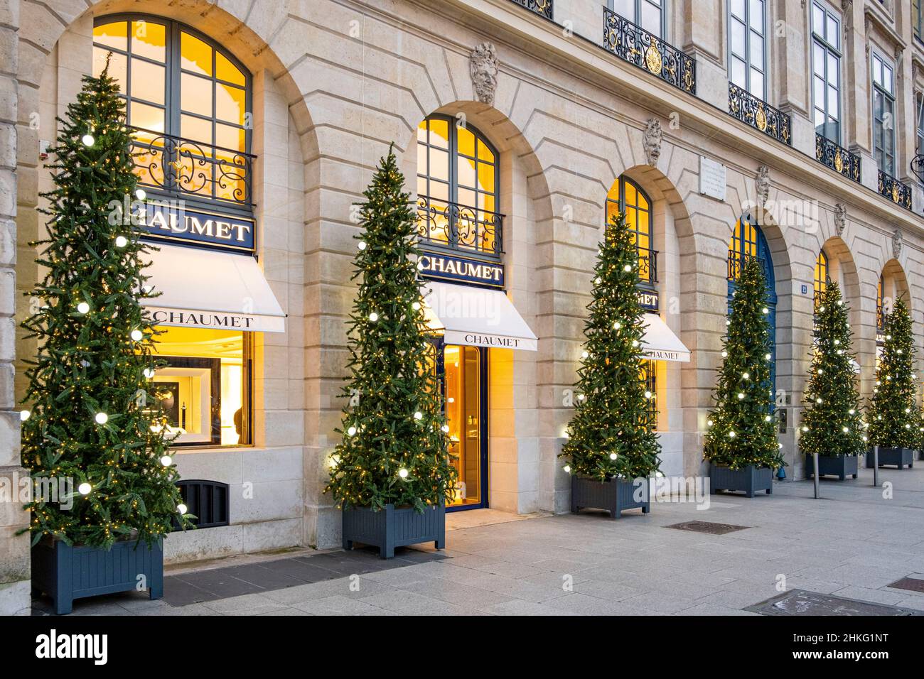 France, Paris, Place Vendome at Christmas, the Chaumet jeweler Stock ...