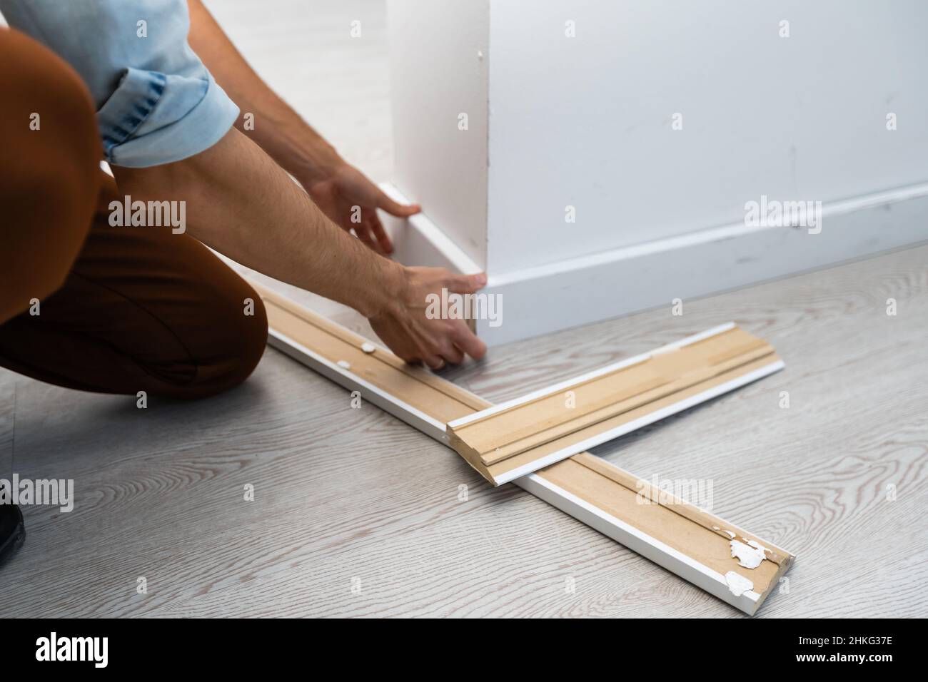 Installing the new skirting board after changing the parquet Stock ...
