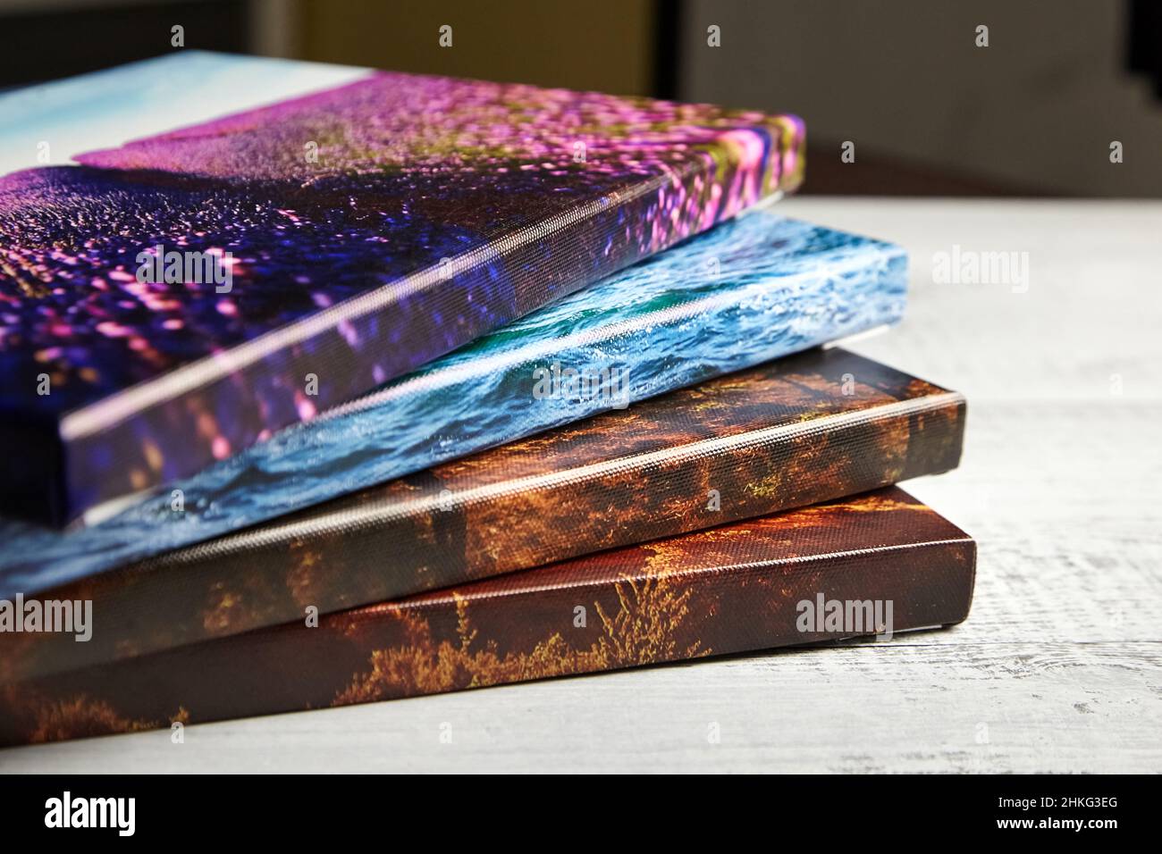 Edge wrapped hi-res stock photography and images - Alamy