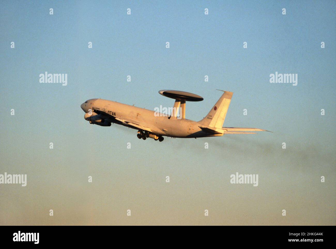 Boeing 707 takeoff hi-res stock photography and images - Alamy