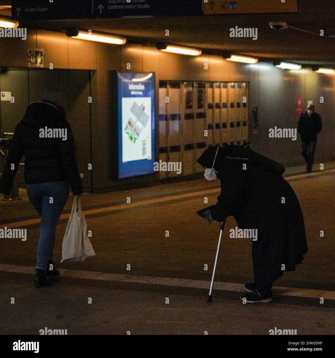 Old stooped woman hi-res stock photography and images - Alamy