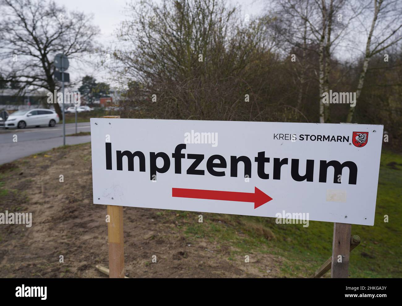 Glinde, Germany. 04th Feb, 2022. A sign reading "Vaccination Center" is ...
