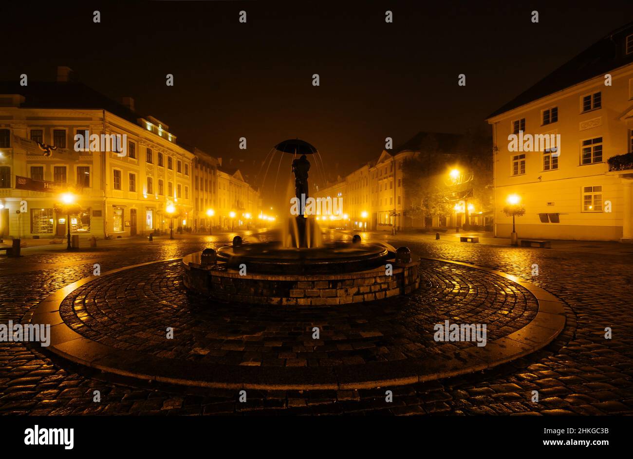 Fountain in town square Stock Photo - Alamy