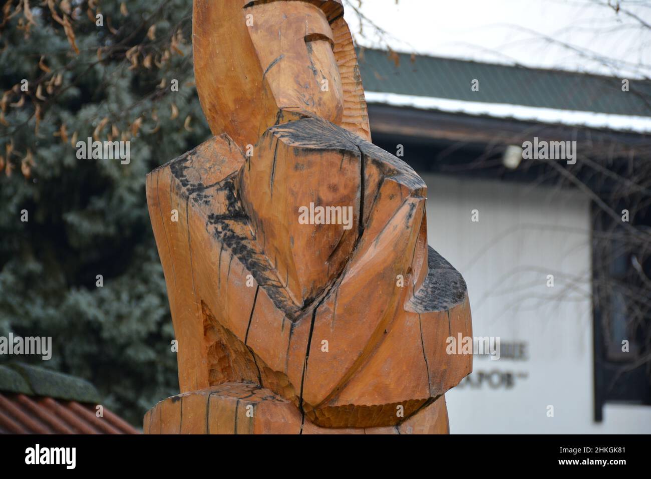 Hug sculpture hi-res stock photography and images - Alamy