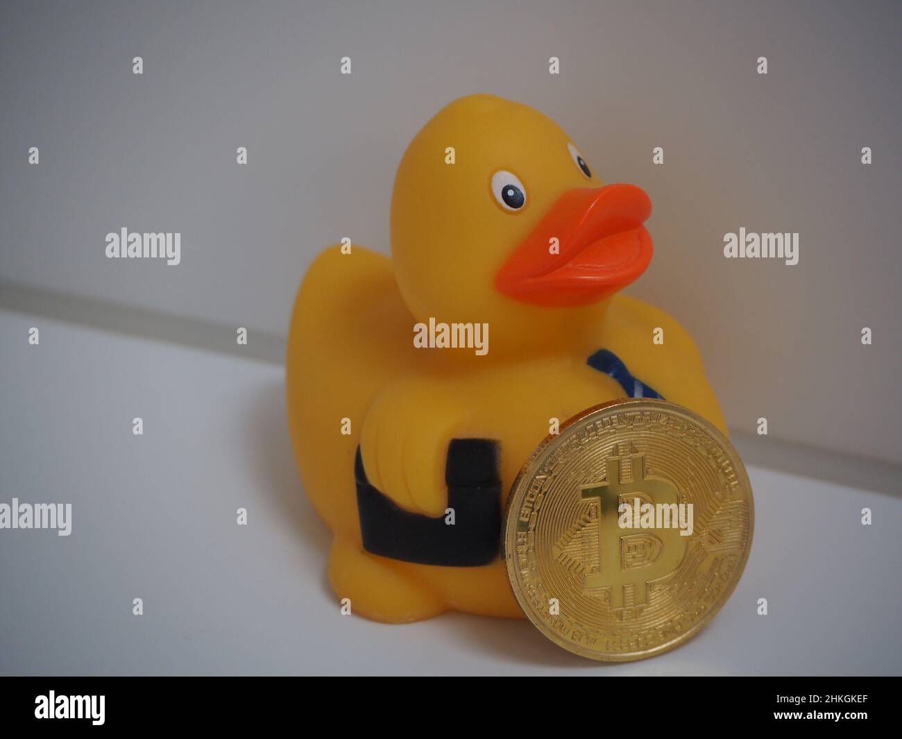 Cryptocurrency trading hi-res stock photography and images - Alamy