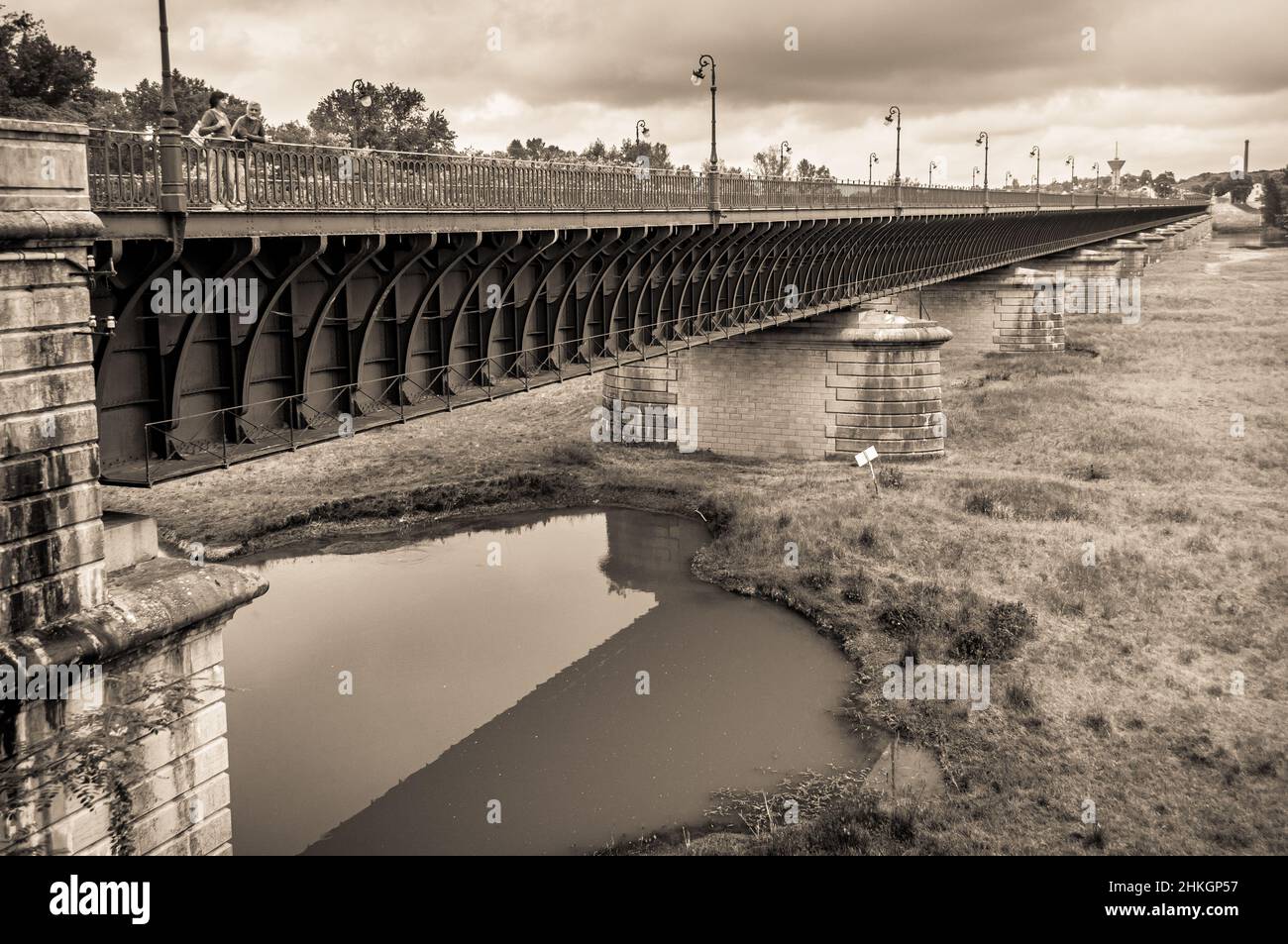 Briare aqueduct (Pont Canal or Canal Bridge) crossing the Loire river ...