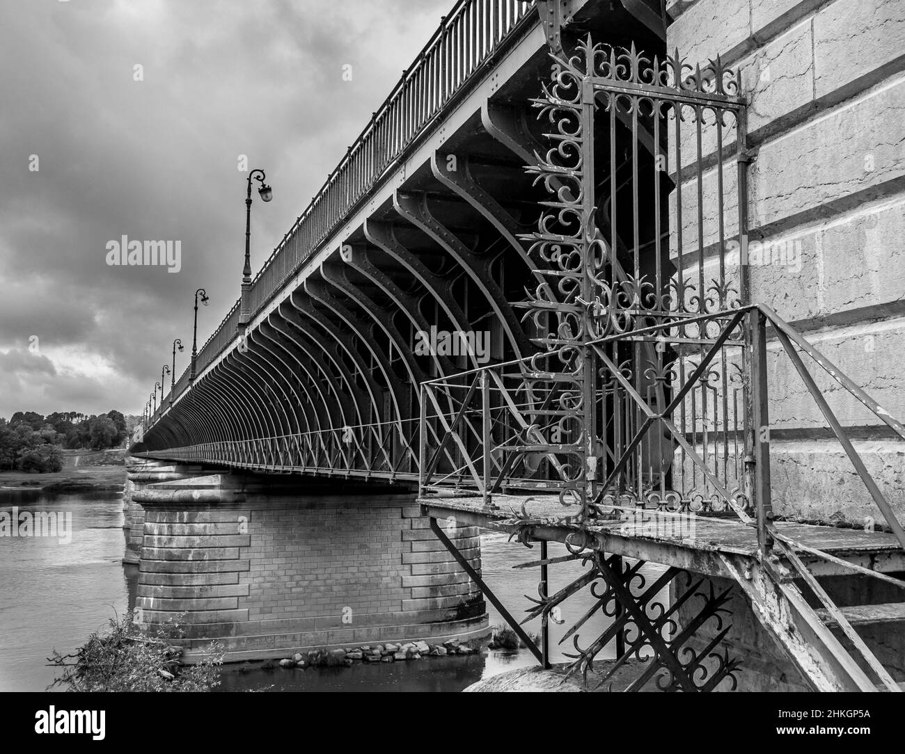 Briare aqueduct (Pont Canal or Canal Bridge) crossing the Loire river ...