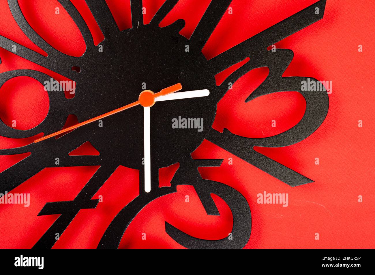 Time clock round circle numbers hand hands hour minute hi-res stock ...